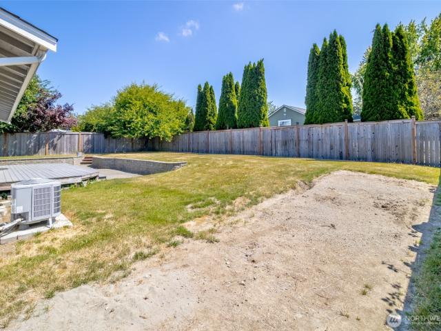 1002 th Ave E