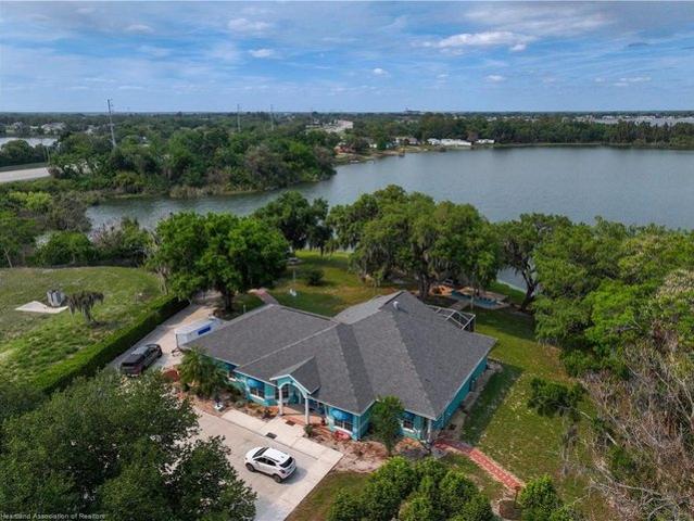 1002 W Pickett Cir, Avon Park, FL 33825