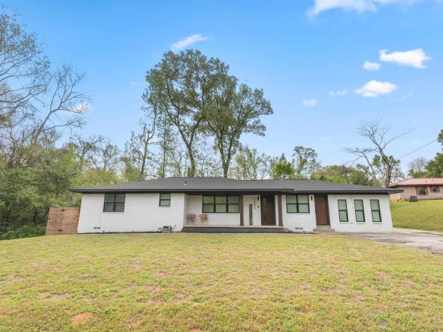 1002 W Reagan St, Palestine, TX 75801 | MLS #26005 | Compass