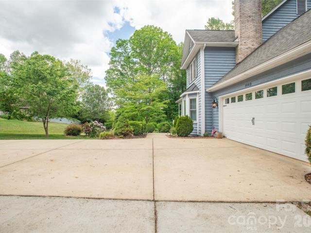 1002 Windsor Drive
