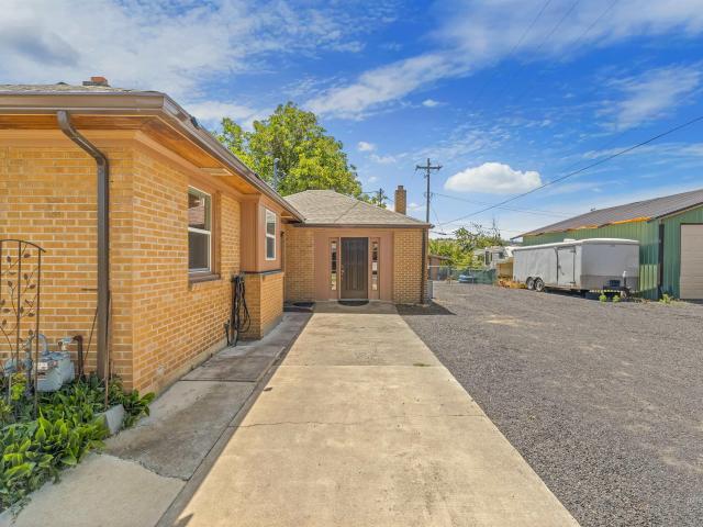 1002 15th Ave