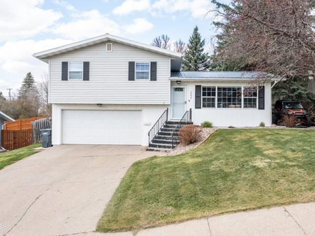 1002 3rd St NW, Mandan, ND 58554