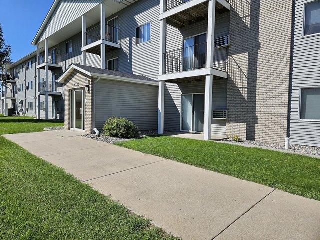 1002 4 / St SW, Fargo, ND 58103