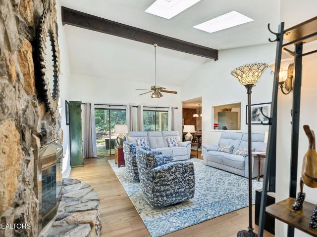 10033 Bluegrass Rd