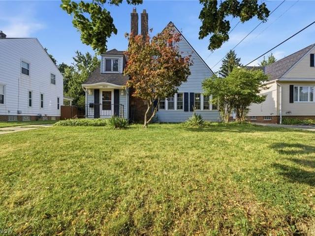 10033 Chesterfield Dr, Parma Heights, OH 44130