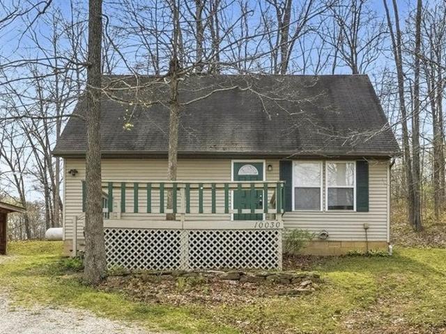 10030 E Dobson Rd, Bloomfield, IN 47424