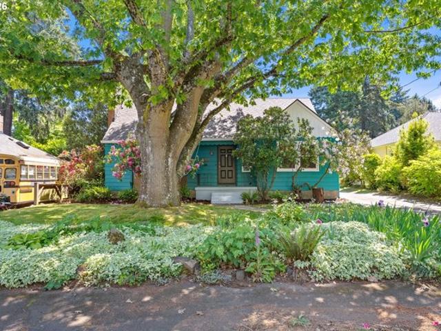 10030 NE Skidmore St, Portland, OR 97220