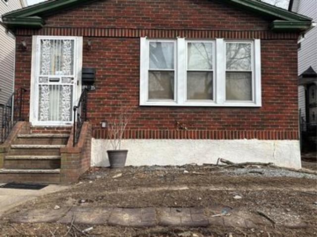 10035 th St, Hollis, NY 11423