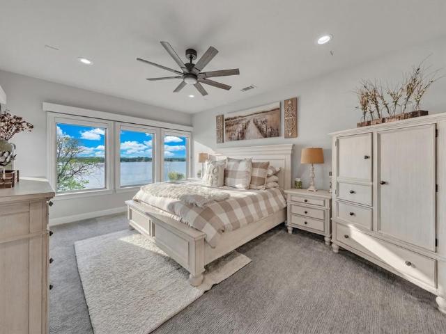 10035 Lakeside Drive