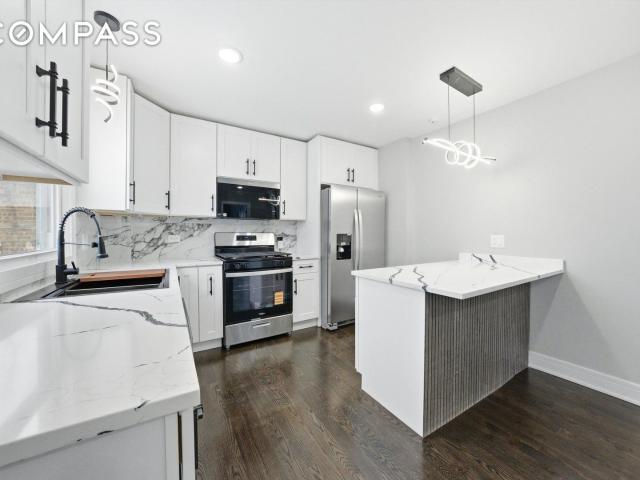 10035 S Ln, Chicago, IL