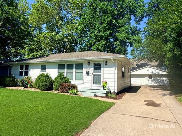 1003 McGregor St, Bloomington, IL 61701