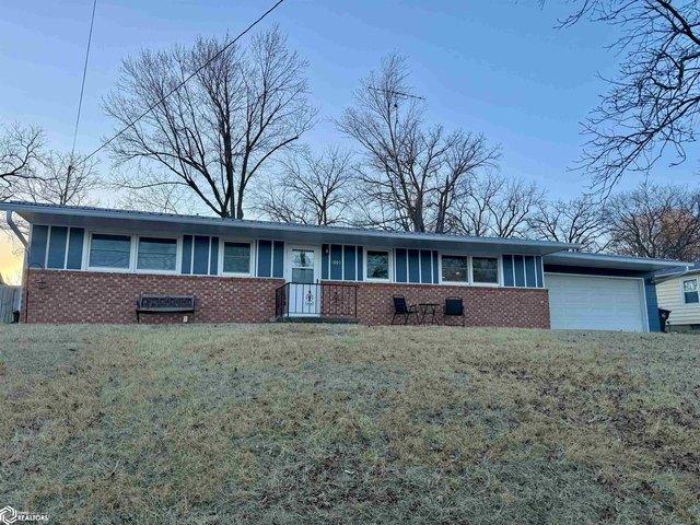 1003 N 1st St, Oskaloosa, IA 52577