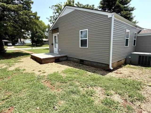 1003 N Cave St, Tuscumbia, AL 35674