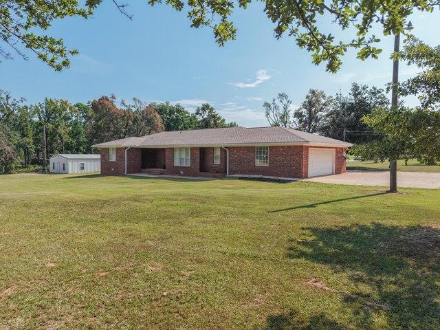 1003 Oaks Country Club Rd, New Albany, MS 38652