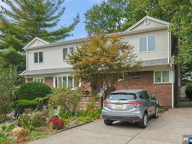 1003 Cumbermeade Rd, Fort Lee, NJ 07024