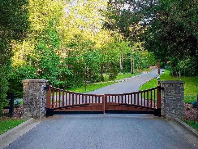 1003 Champion Hills Dr