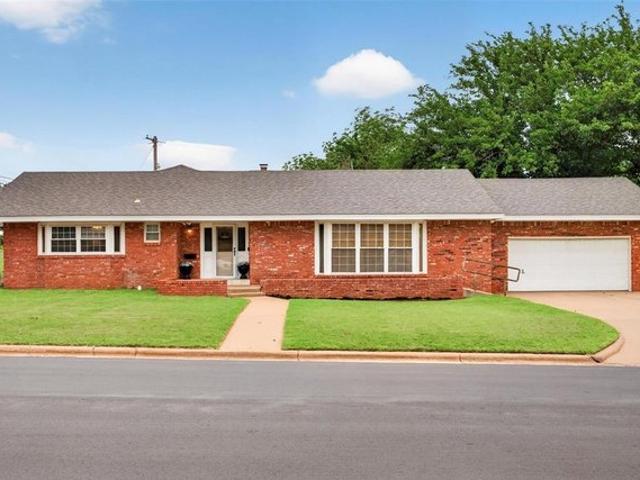 1003 E Proctor Ave, Weatherford, OK 73096