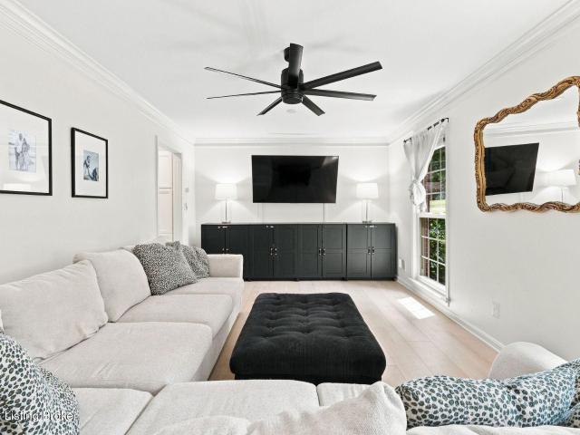1003 Forest Ln