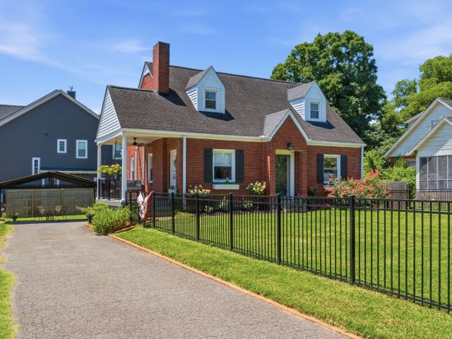 1003 Graybar Ln