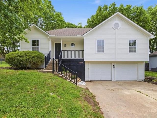 1003 Lincoln St, Pleasant Hill, MO 64080