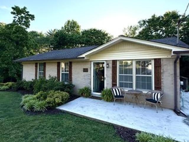 1003 Pine Cir, Lawrenceburg, TN 38464