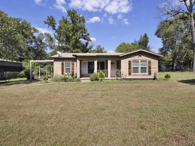 1003 Premier Rd, Longview, TX 75604