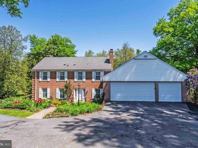 1003 Priory Pl, McLean, VA 22101