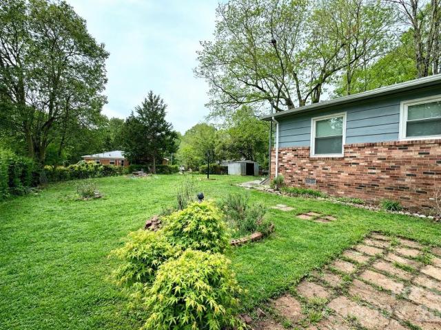 1003 Robinhood Lane