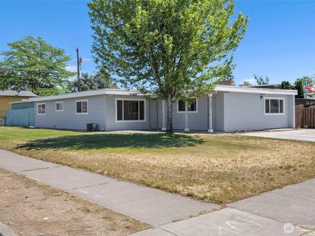 1003 S Evergreen Dr, Moses Lake, WA 98837