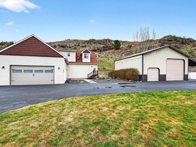 1003 S Henry Rd, Greenacres, WA 99016
