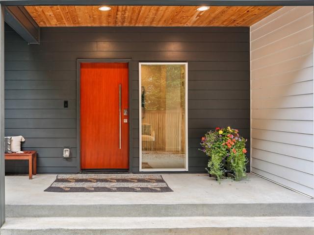 1003 th Avenue SW