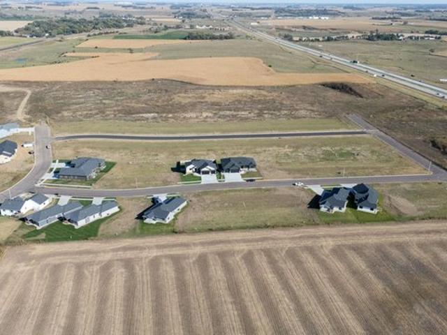 1003 Tortuga Ave, Hartford, SD 57033