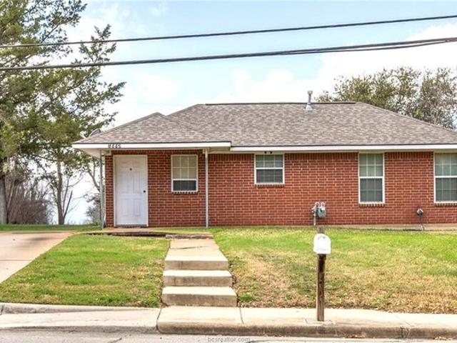 1003 W 17th St, Bryan, TX 77803