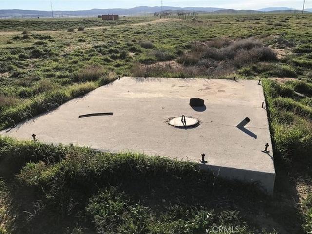 100th St W # E4 and Avenue, Lancaster, CA 93536