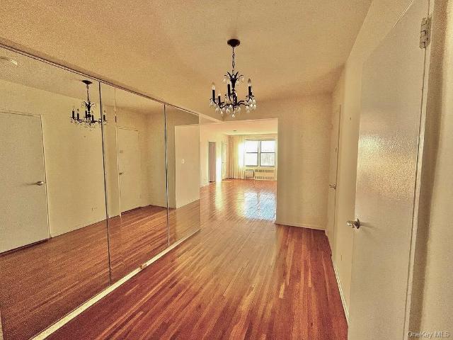 100 25 Queens Blvd 3M