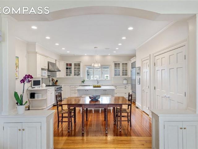 100 Coggeshall Ave, Newport, RI