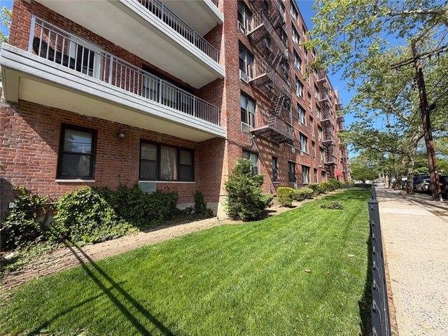 100 Colfax Ave Apt 3Z, Staten Island, NY 10306