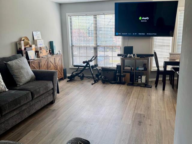 100 Colonial Ct