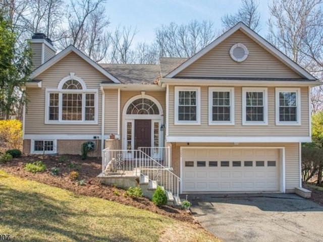 100 Canada Goose Dr, Allamuchy Township, NJ 07840