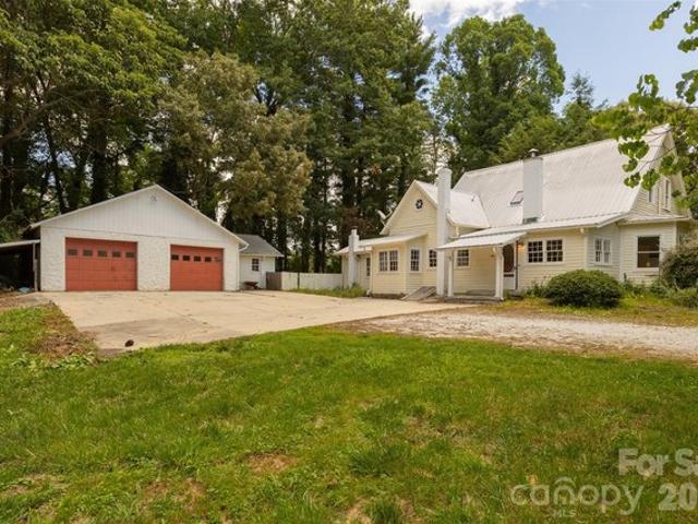 100 Cannon Dr, Hendersonville, NC 28792
