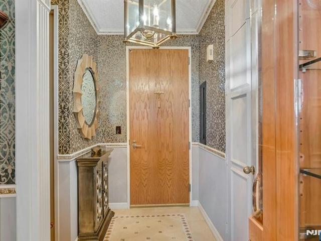 100 Carlyle Dr Unit C06B, Cliffside Park, NJ 07010