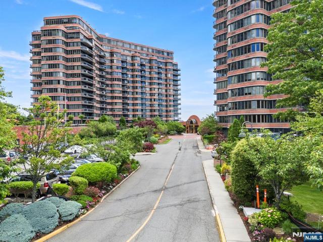 100 Carlyle Dr, Unit 7KS, Cliffside Park, NJ 07010 | MLS #26007 | Compass