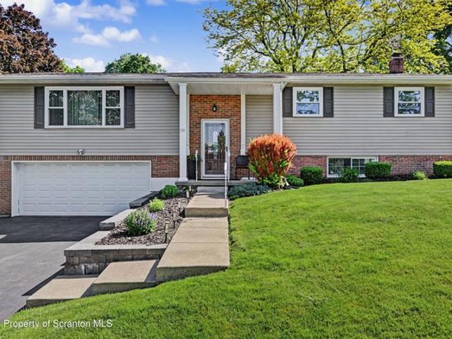100 Carriage Ln, South Abington Township, PA 18411