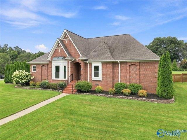 100 Ce Lee Cir, Huntsville, AL 35806