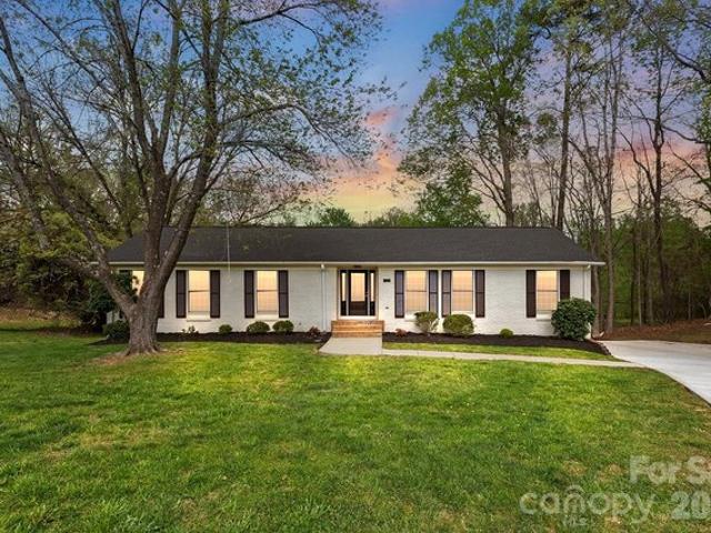 100 Chadmore Dr, Charlotte, NC 28270
