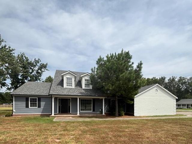 100 Charleston Dr, Walnut Ridge, AR 72476