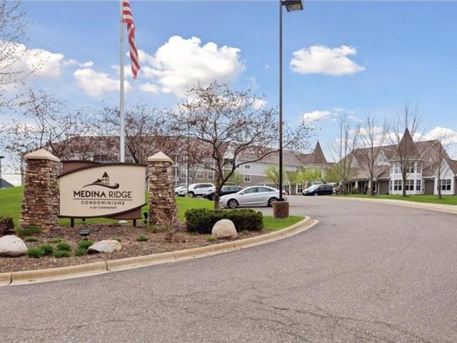 100 Clydesdale Trl Apt 128, Medina, MN 55340