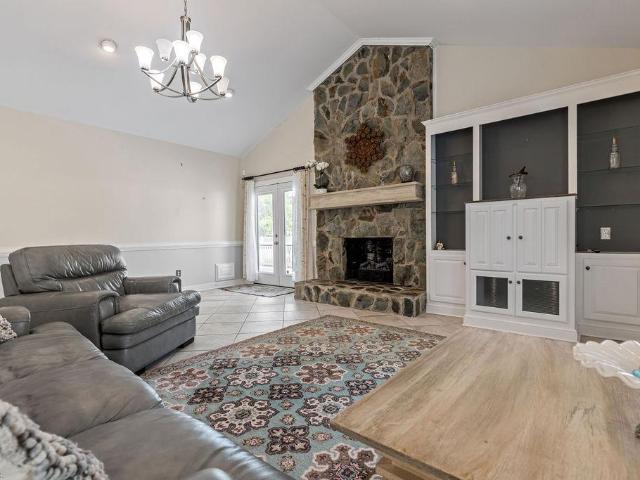 100 Crescent DR