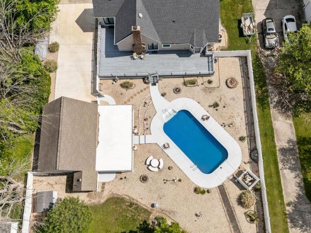 100 Crescent DR