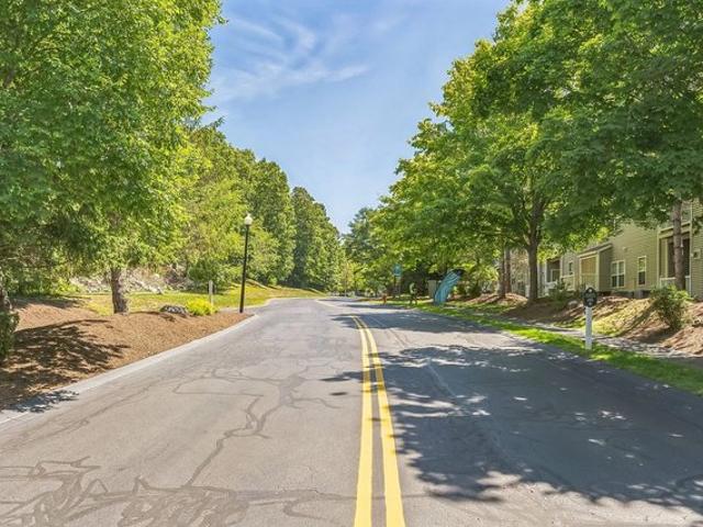 100 Crossing Dr, Cumberland, RI 02864